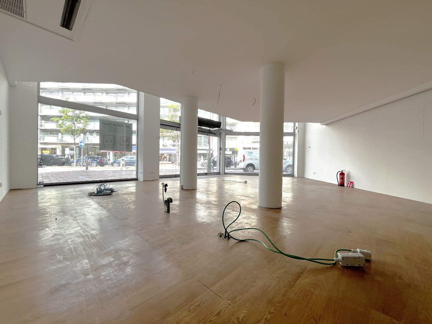 Hoekhandelspand Lippenslaan 340 te huur - Immo Van Acker Knokke